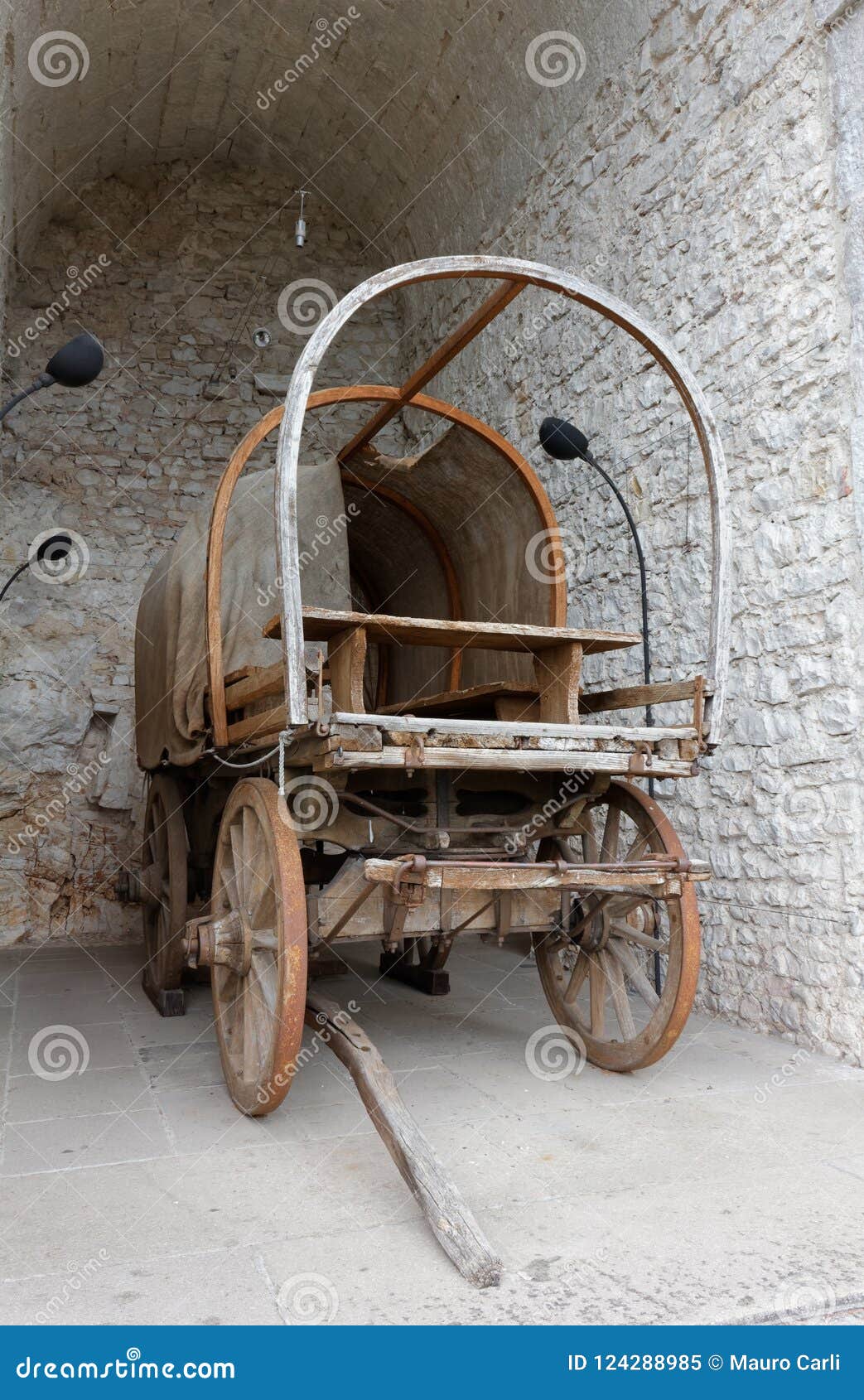 Roman Cart antiguo imagen de archivo. Imagen de romano - 124288985