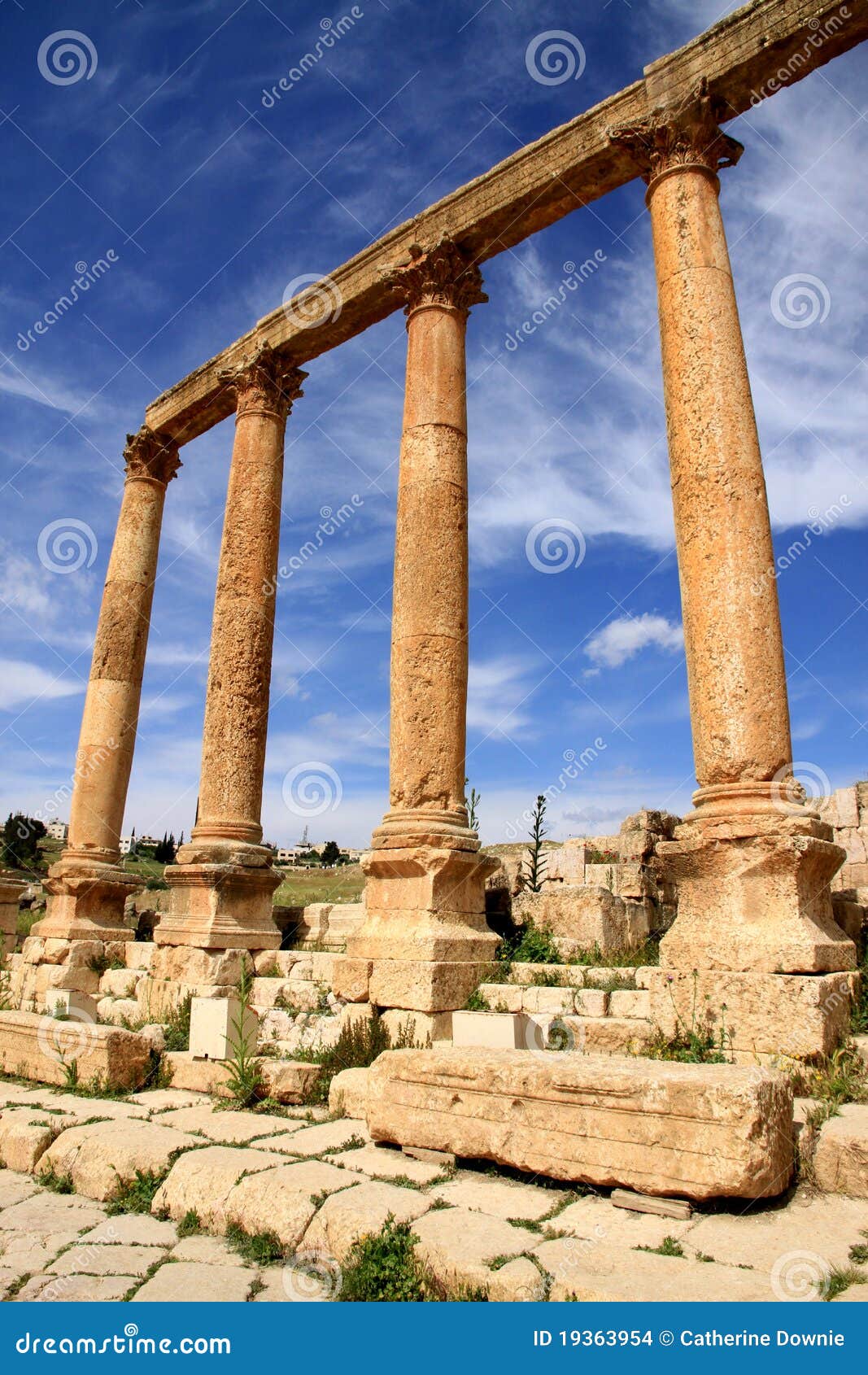 Roman Colonnade, Jerash stock photo. Image of jerash - 19363954