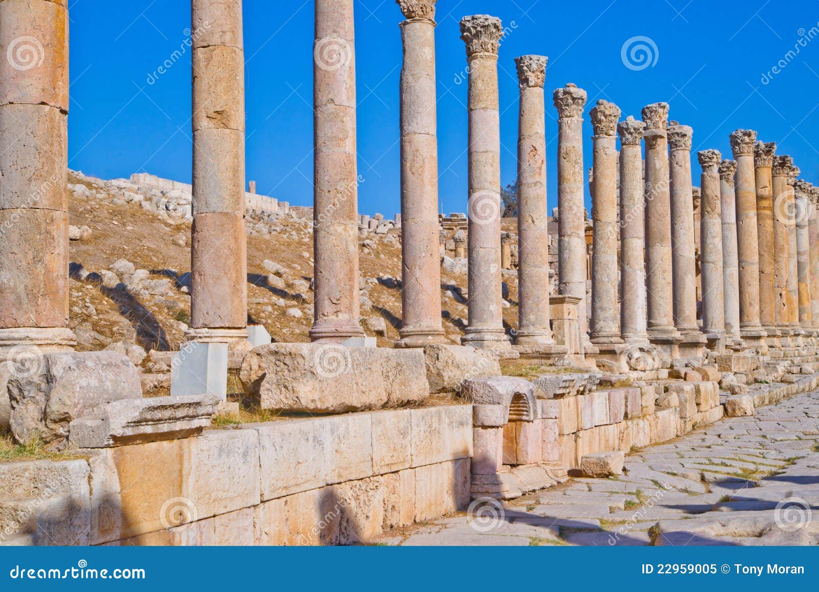 Roman Colonnade in Jerash, Jordan Stock Image - Image of antiquity ...