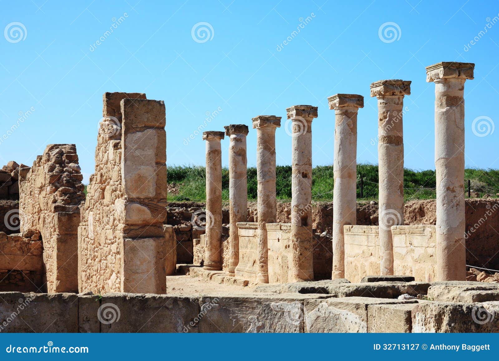 Roman Columns imagen de archivo. Imagen de horizontal - 32713127