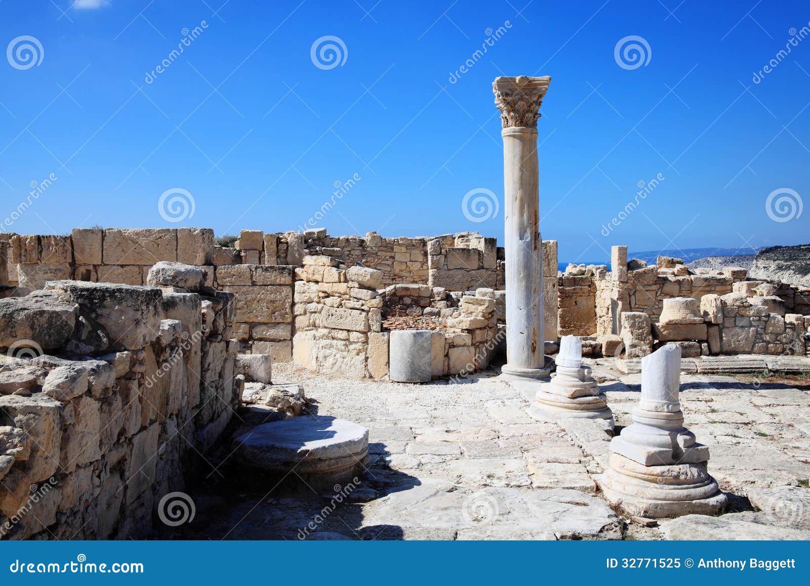 Roman Columns imagen de archivo. Imagen de cielo, edificio - 32771525