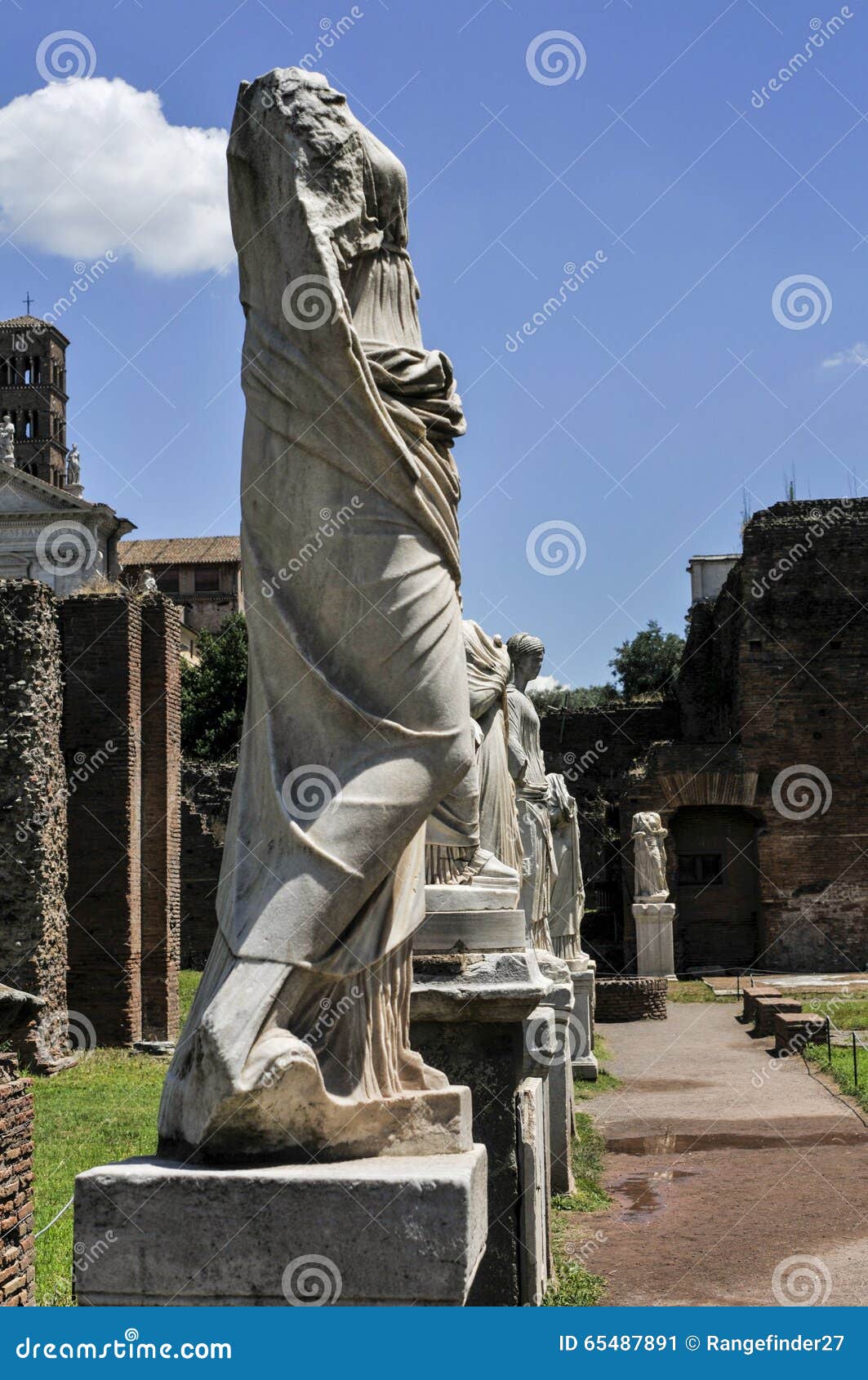 Roman Forum Statues editorial photo. Image of ruins, column - 65487891