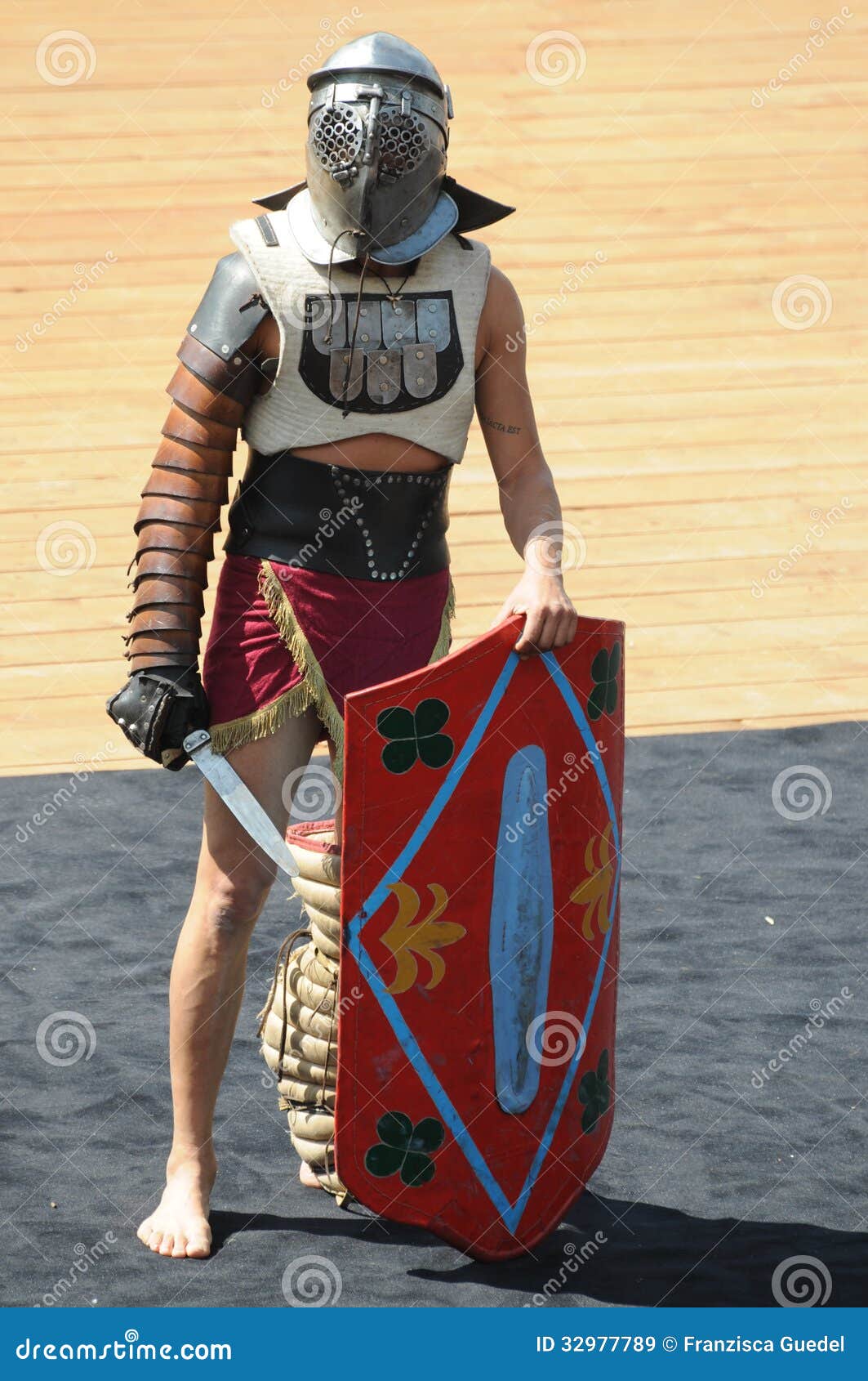 Roman Gladiator imagem de stock editorial. Imagem de traje - 32977789