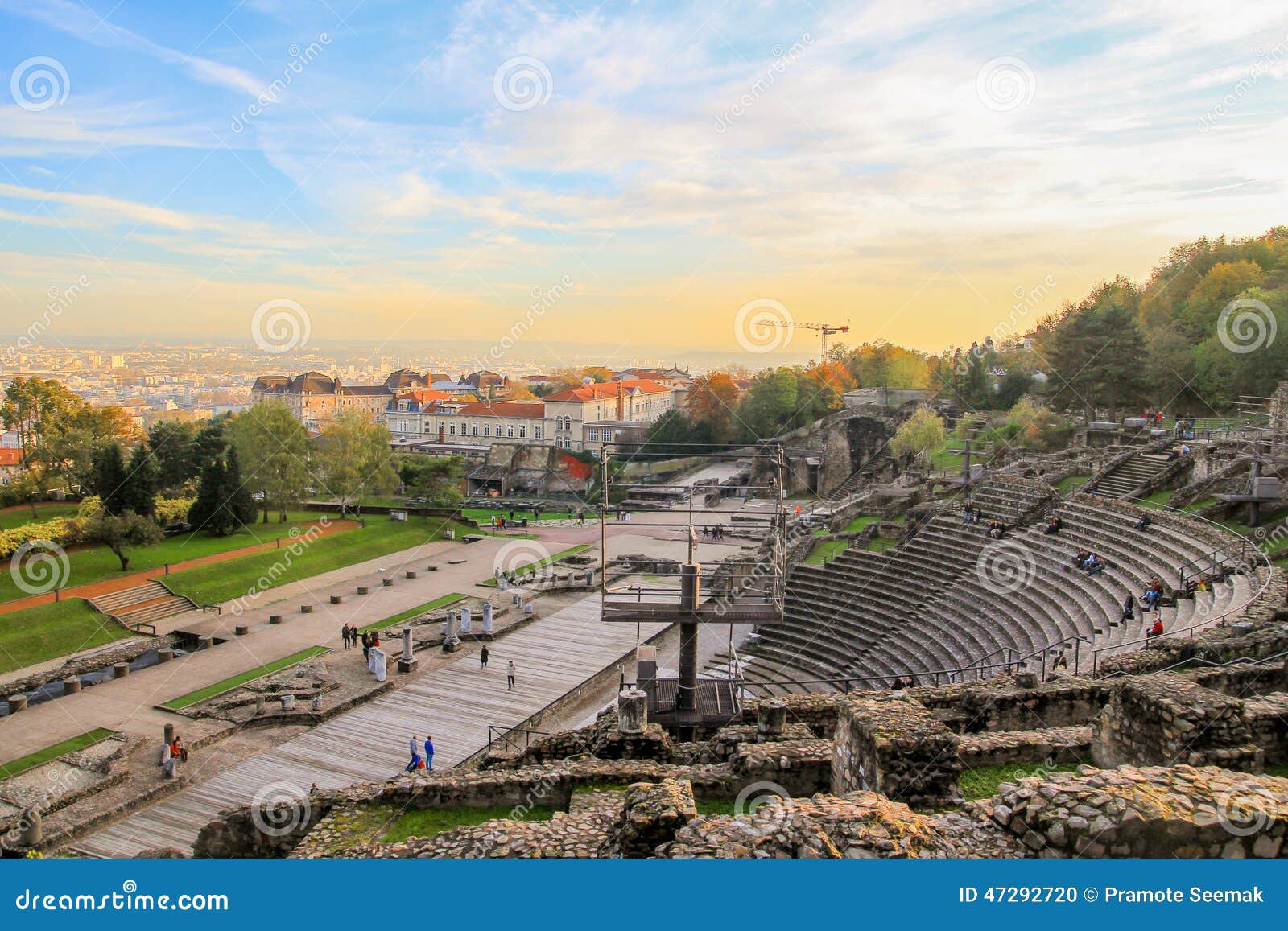 Roman Lyon amfiteater arkivfoto. Bild av höst, flyg, frans - 47292720