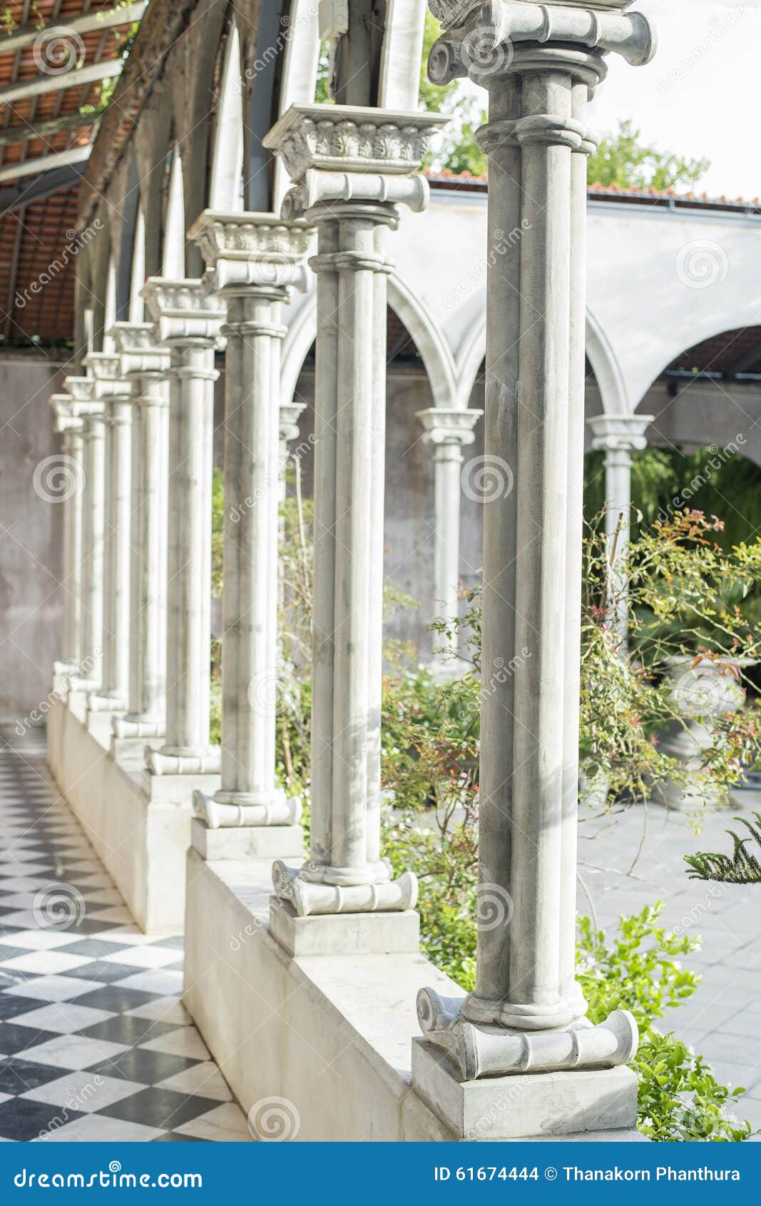 Roman pelare arkivfoto. Bild av offentligt, roman, korridor - 61674444