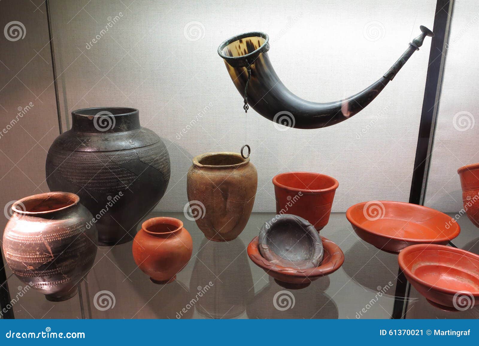 Ancient Roman Pottery Collection Editorial Photo - Image of array ...