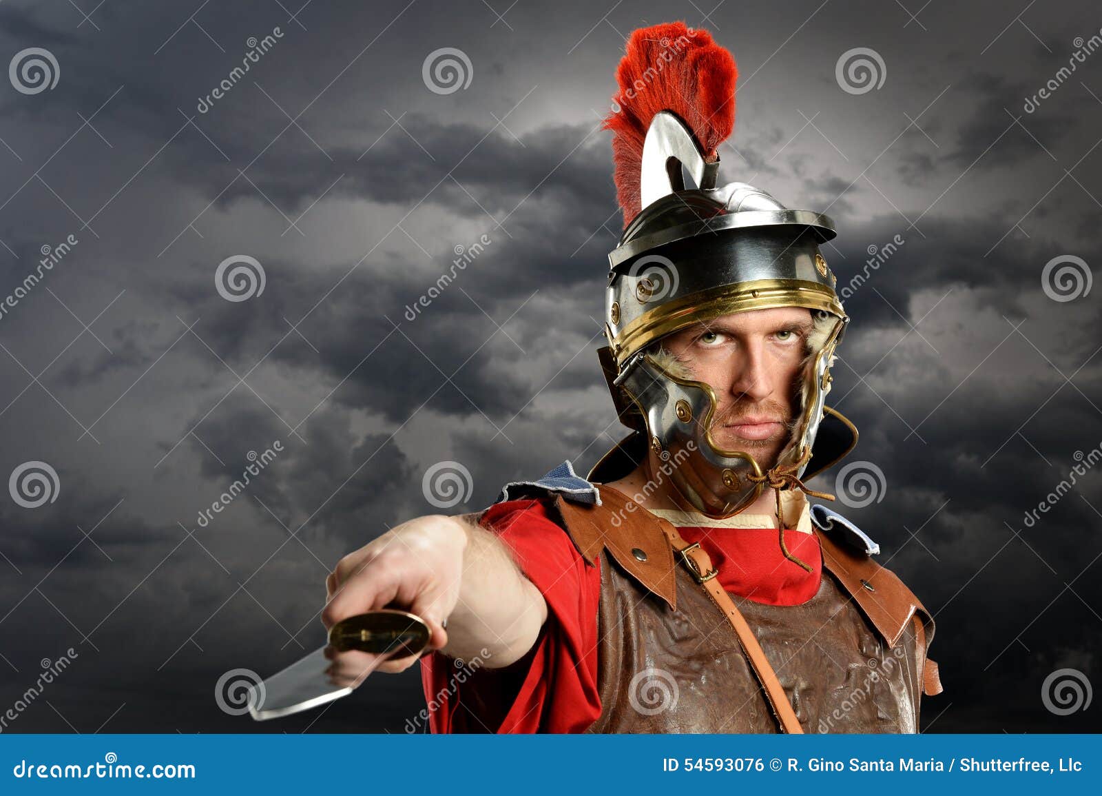 Roman Soldier Brandishing Sword Foto de Stock - Imagem de nuvens ...