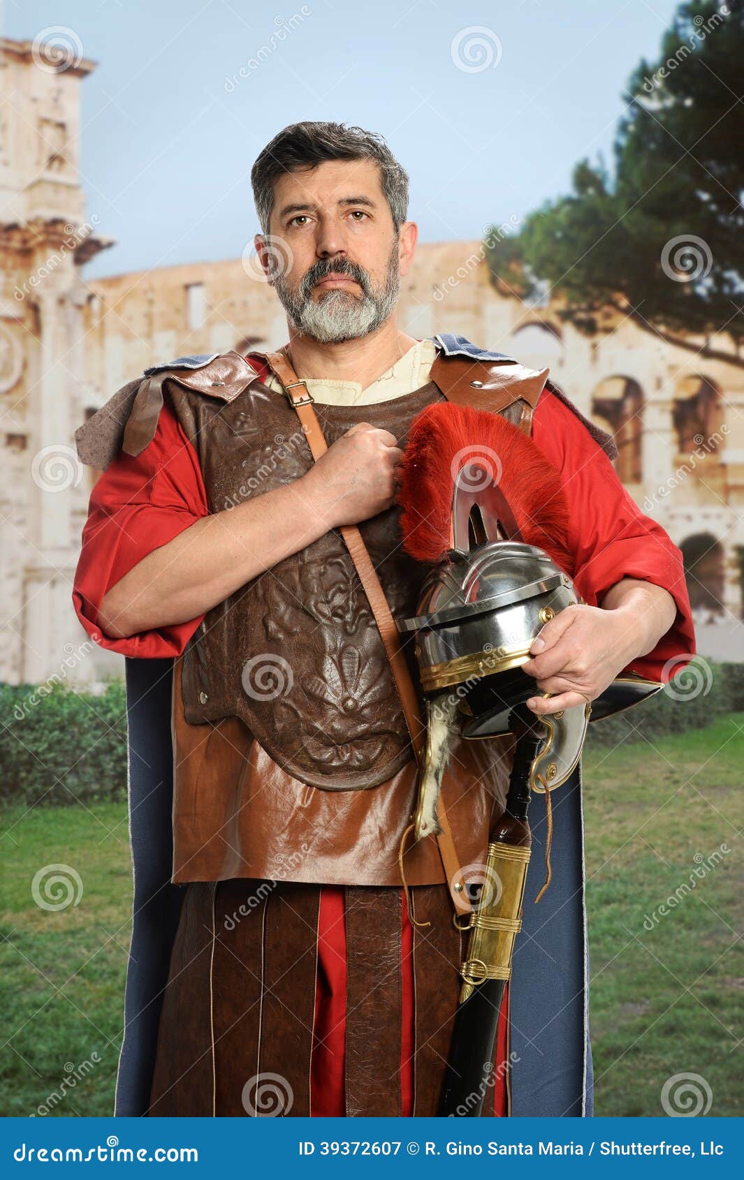Roman Soldier Saluting image stock. Image du adulte, rome - 39372607
