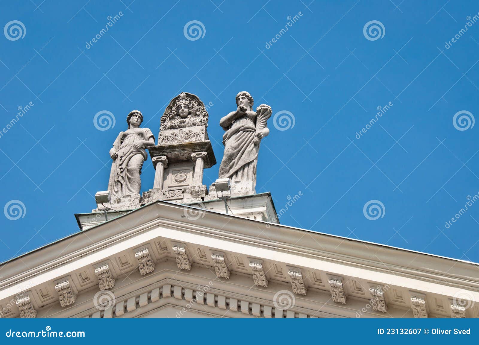 Roman statues on a roof stock image. Image of statue - 23132607