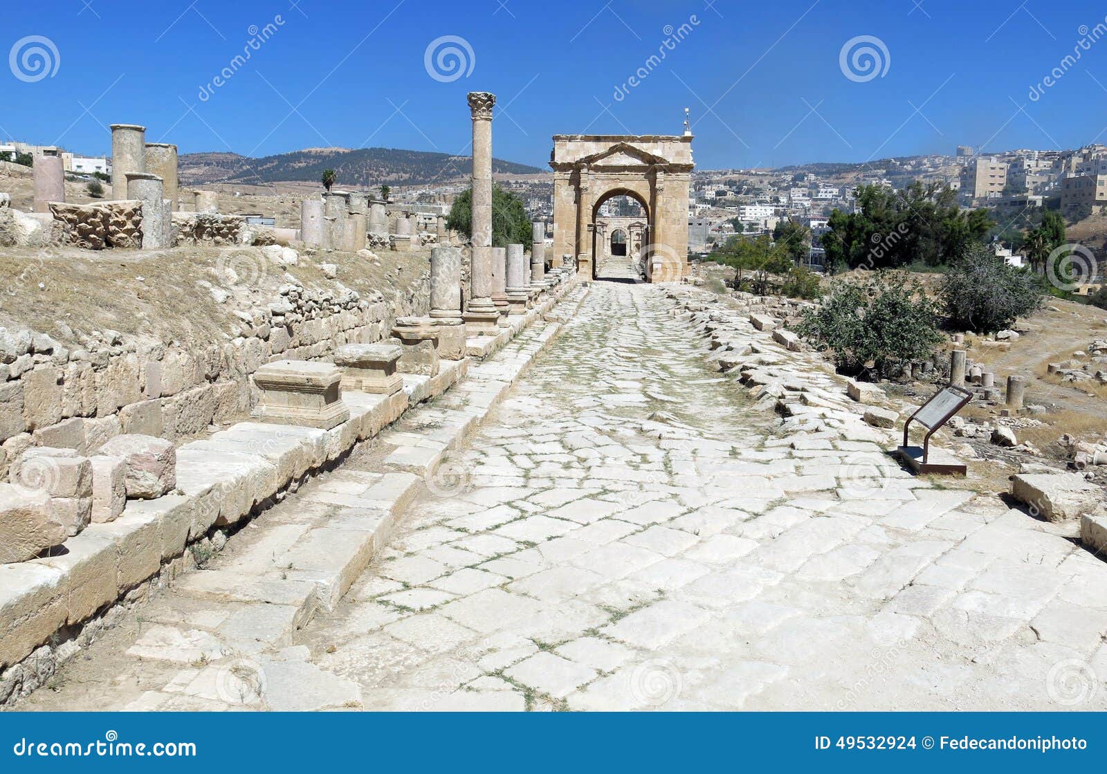 Roman Temple in the City of Jerash Stock Photo - Image of jordian, ddle ...
