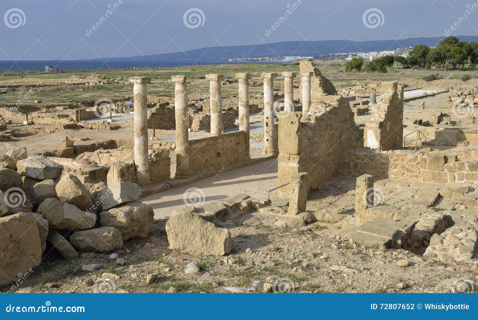 Roman Temple Columns foto de archivo. Imagen de preservado - 72807652