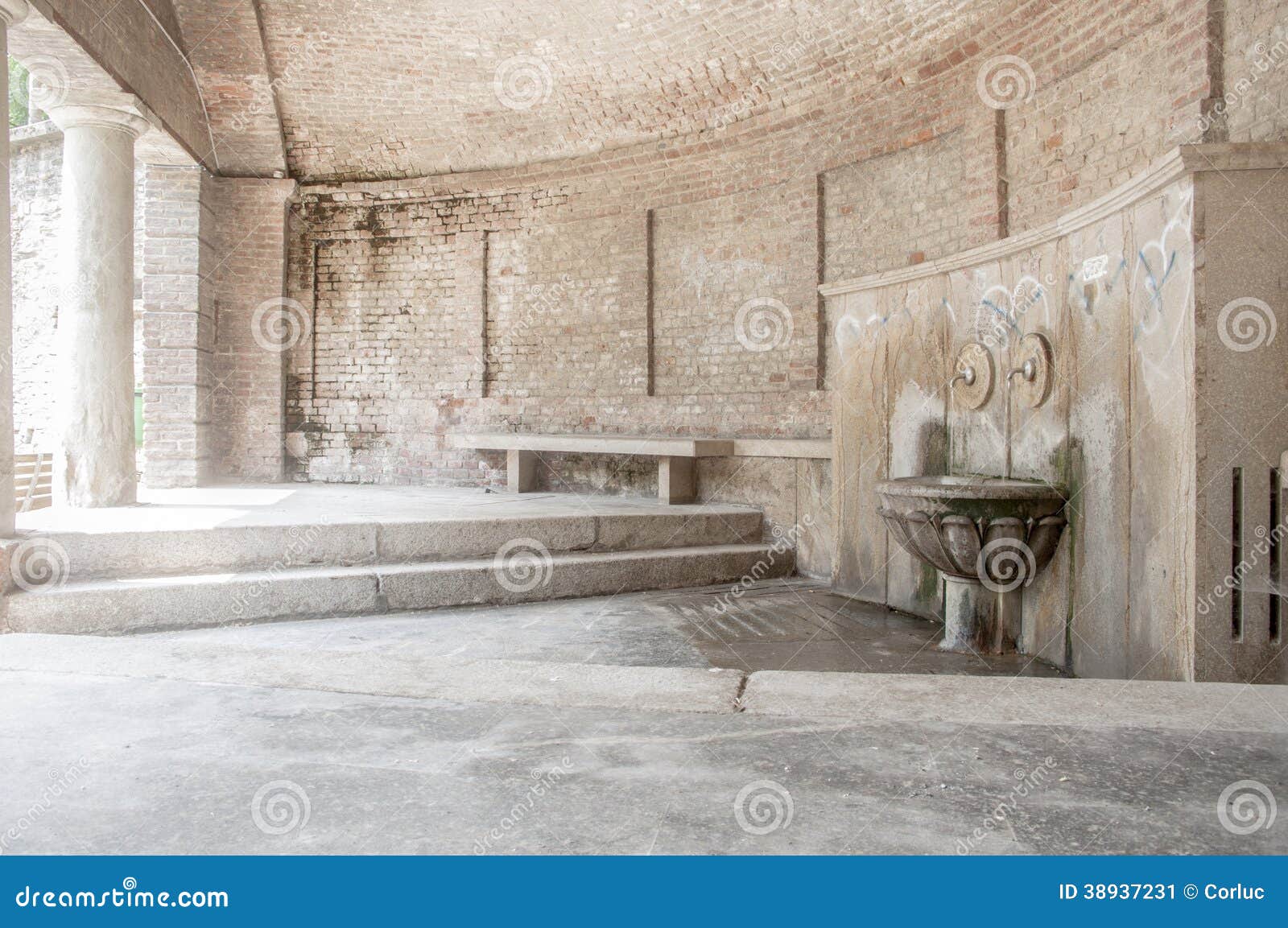 Roman thermae stock afbeelding. Image of ruimte, toerisme - 38937231