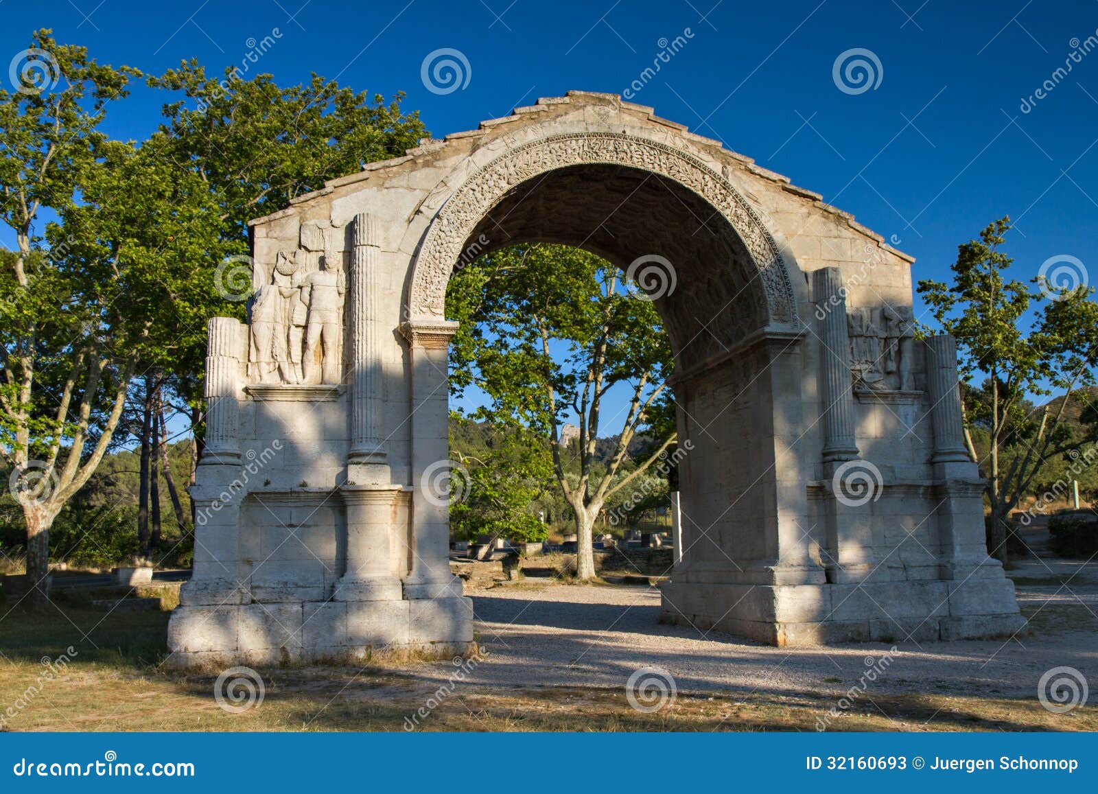 Roman Triomfantelijke Boog in Glanum Stock Afbeelding - Image of rust ...