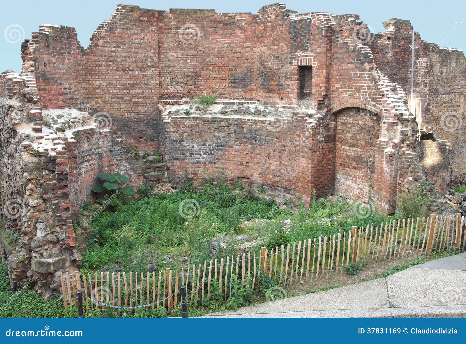 Roman Wall, London stock image. Image of great, roma - 37831169