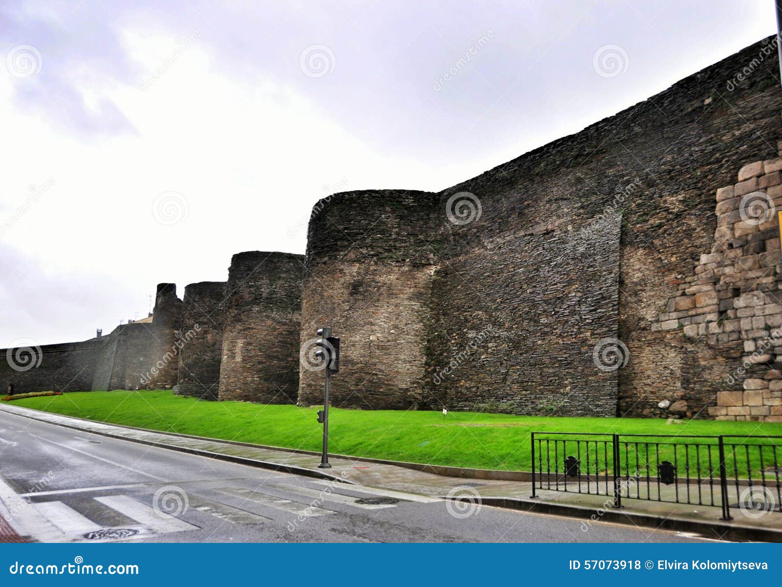 Roman Walls de Lugo photo stock éditorial. Image du grille - 57073918