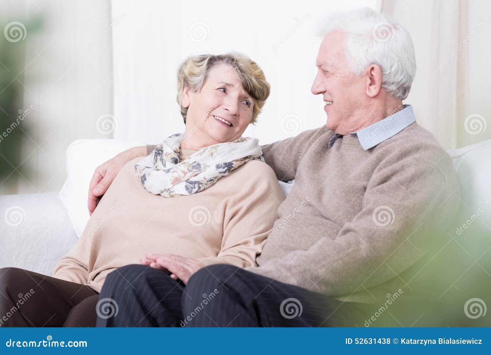 Romance en edad avanzada foto de archivo. Imagen de viejo - 52631438