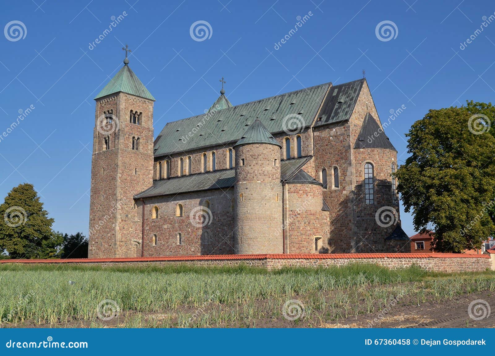 Romanische Kirche stockfoto. Bild von college, besichtigung - 67360458