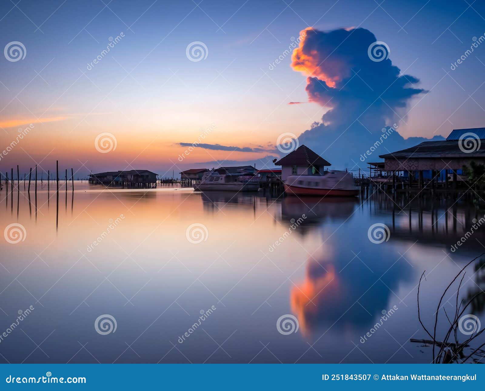 Romantic Atmosphere after Sunset Lakeside,Thailand Editorial ...