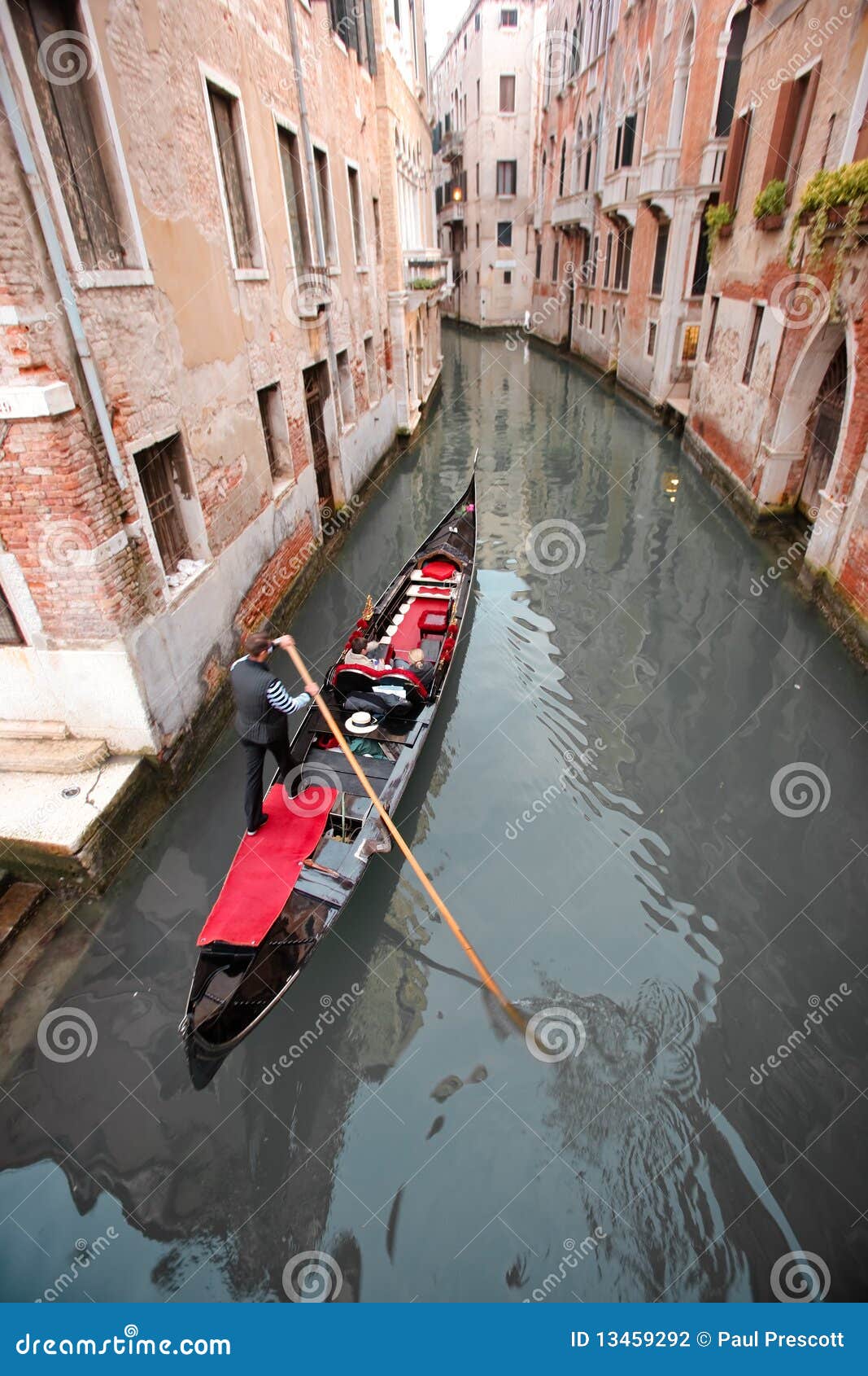 Romantic gondola ride editorial photography. Image of city - 13459292