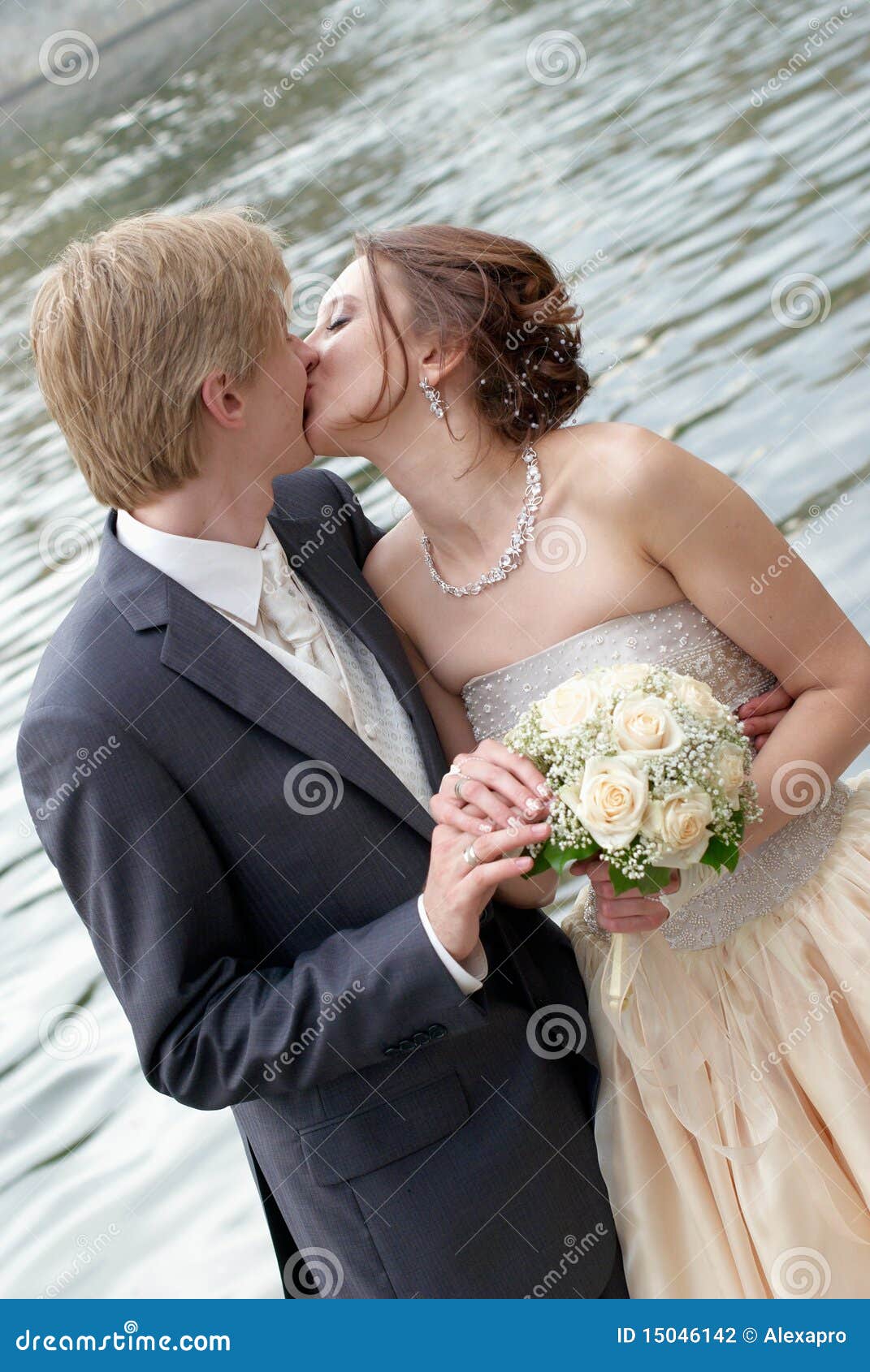Romantic wedding kiss 60 photos - Astyledwedding.com