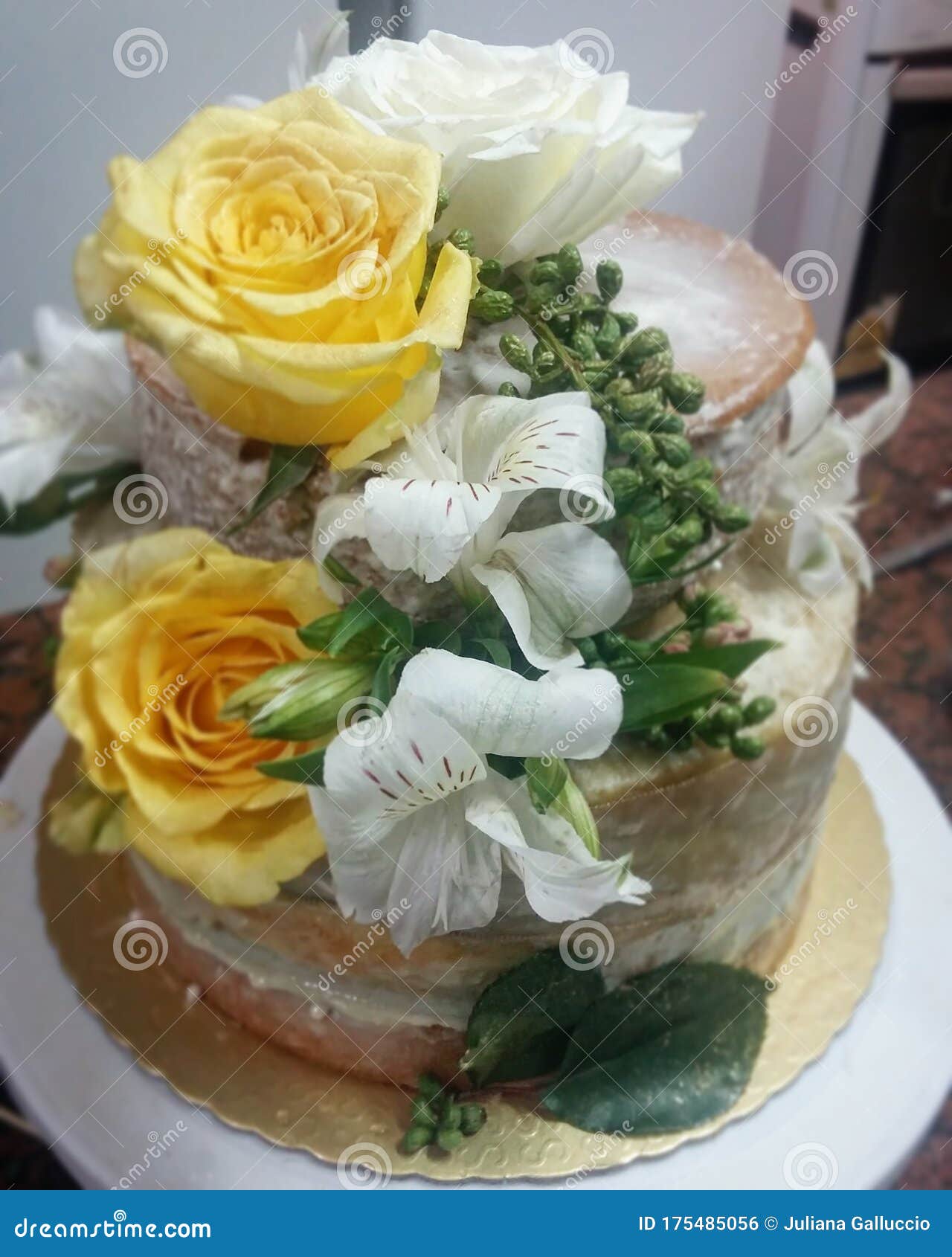 Naked Cake, Whip Cream Cake Without Topping On The Table Stock ...