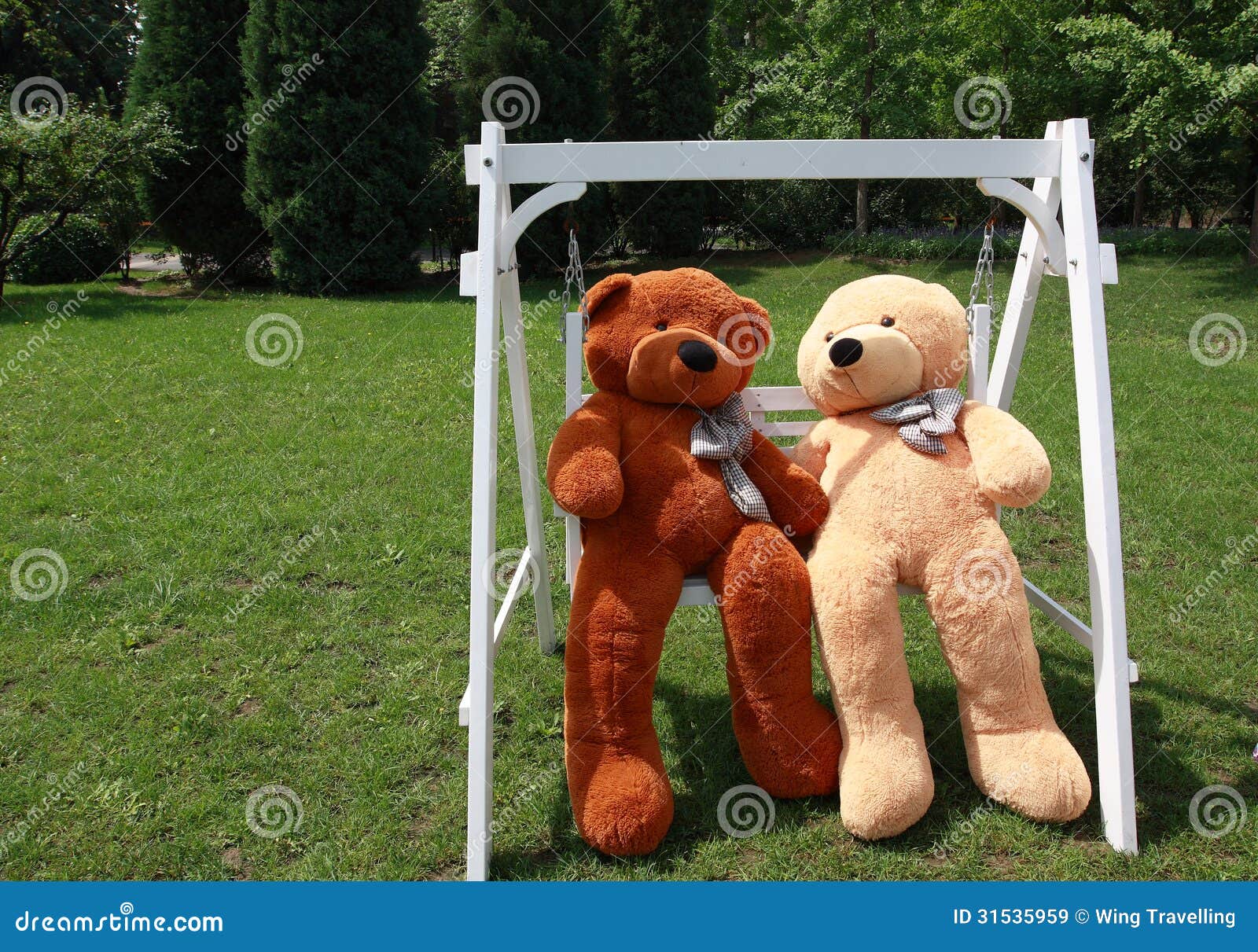 Romantic teddy-bears stock image. Image of love, heart - 31535959