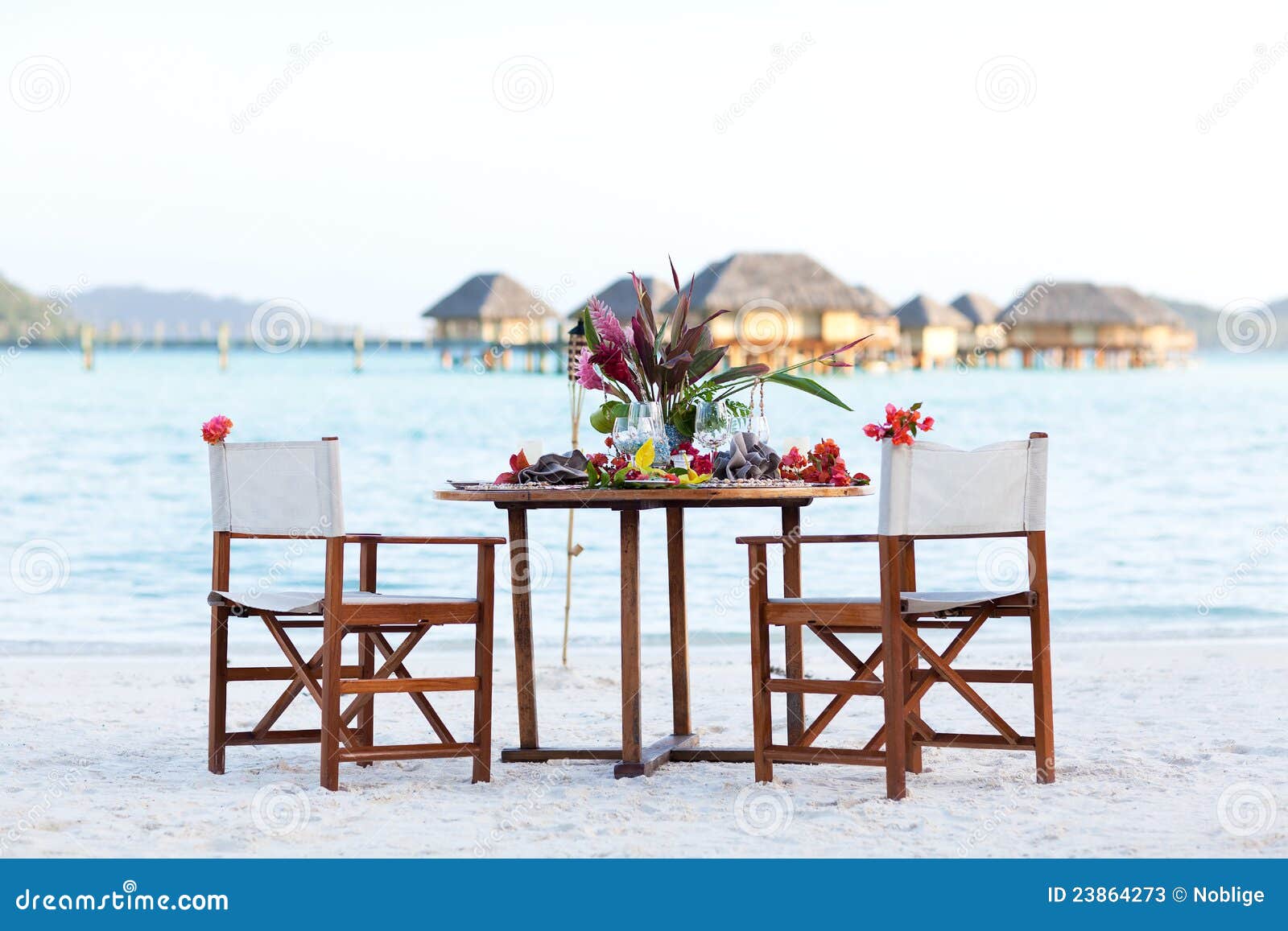 Romantisch Diner Bij Het Strand Stock Afbeelding - Image of schotel ...