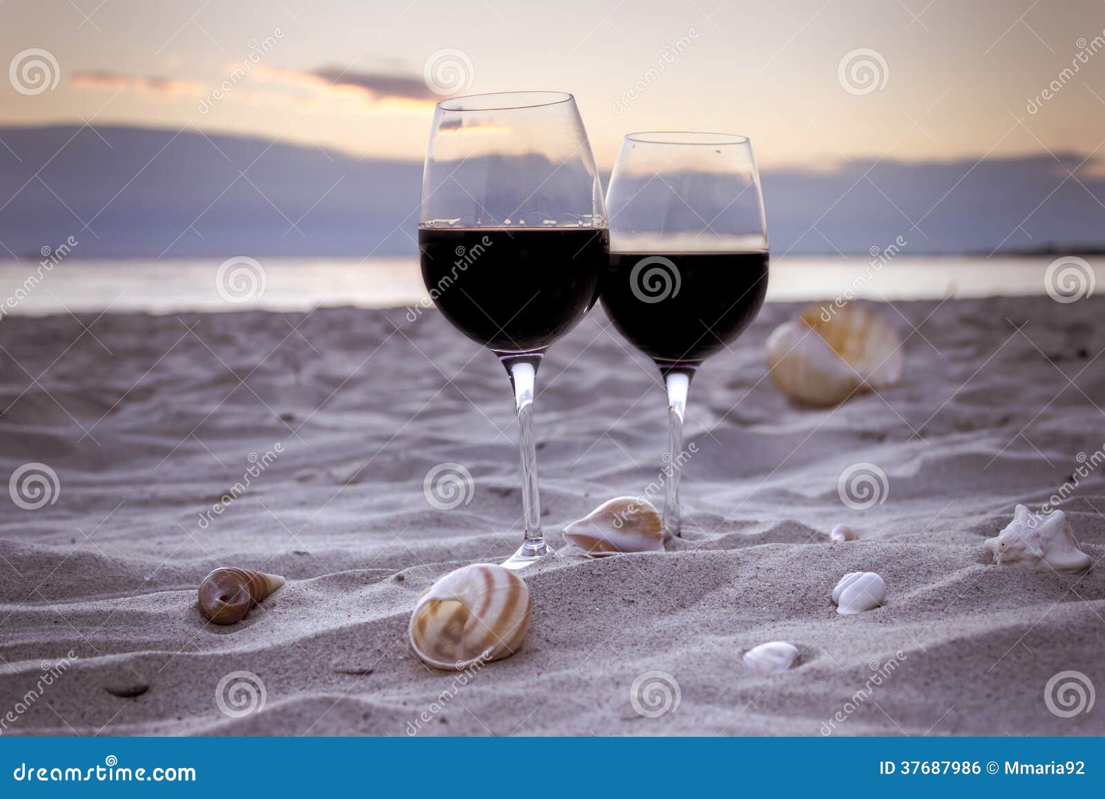 Romantischer Abend stockfoto. Bild von glas, abendessen - 37687986