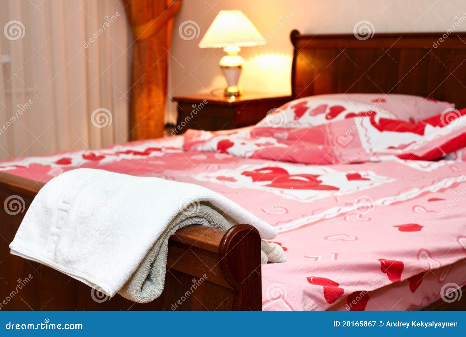 Romantischer Innenraum Des Schlafzimmers Stockbild - Bild von leinen ...