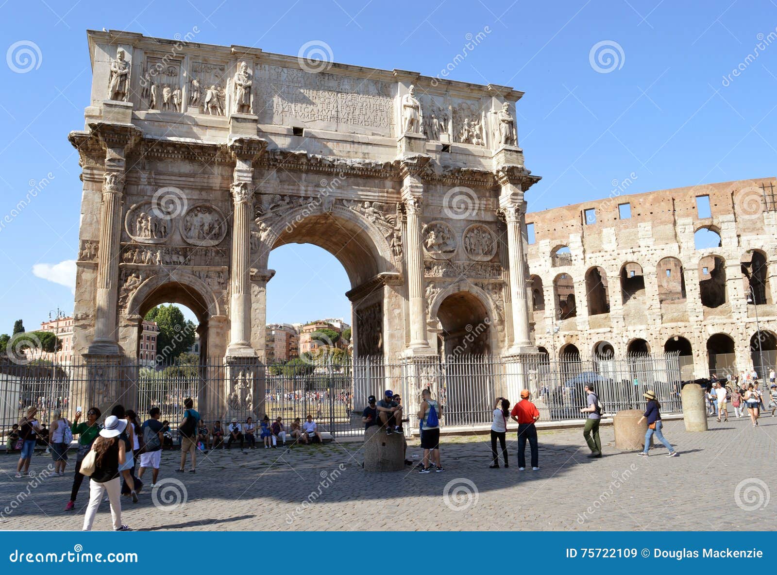 Rome: Boog Van Constantine En Colosseum Redactionele Stock Afbeelding ...