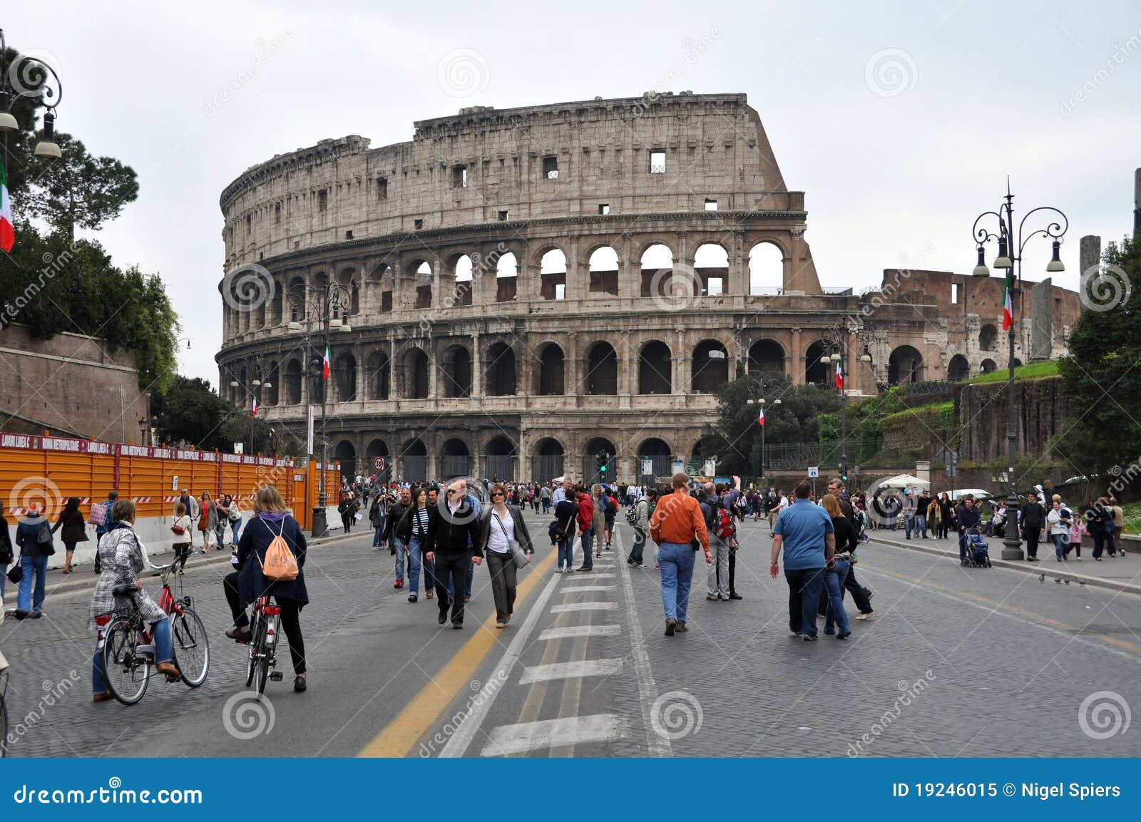 Rome Colosseum People, Italy Editorial Image - Image of catholicism ...