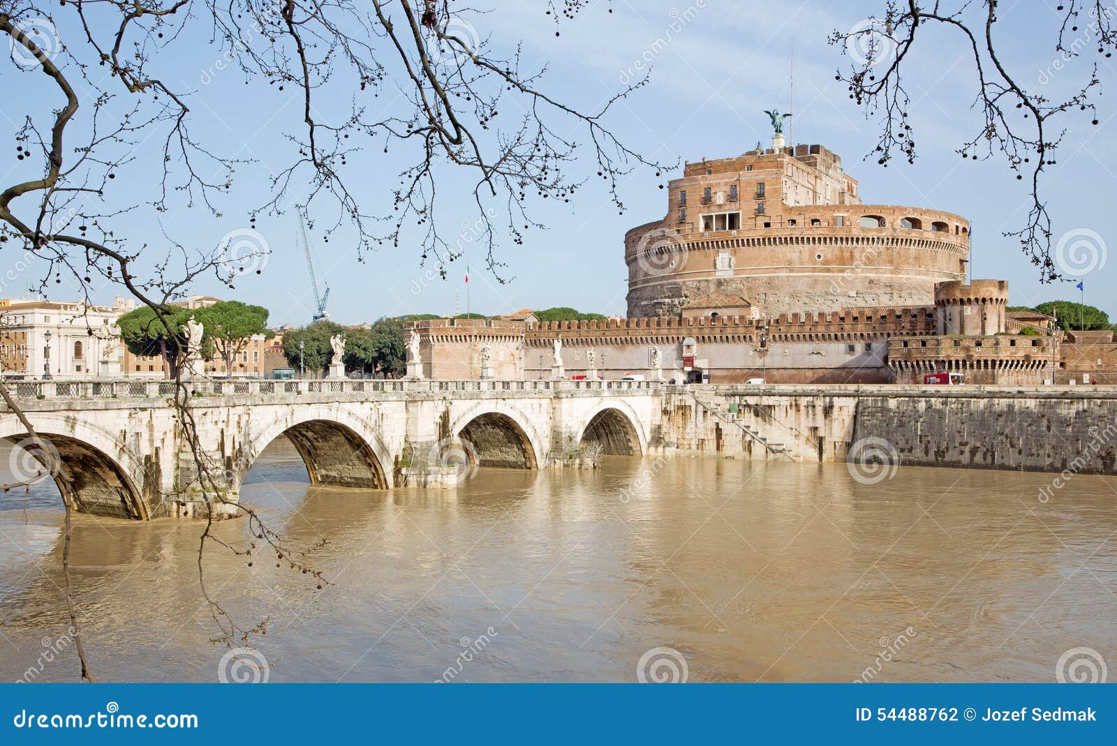 Rome - De Brug En Het Kasteel Van Engelen in Ochtend Redactionele ...