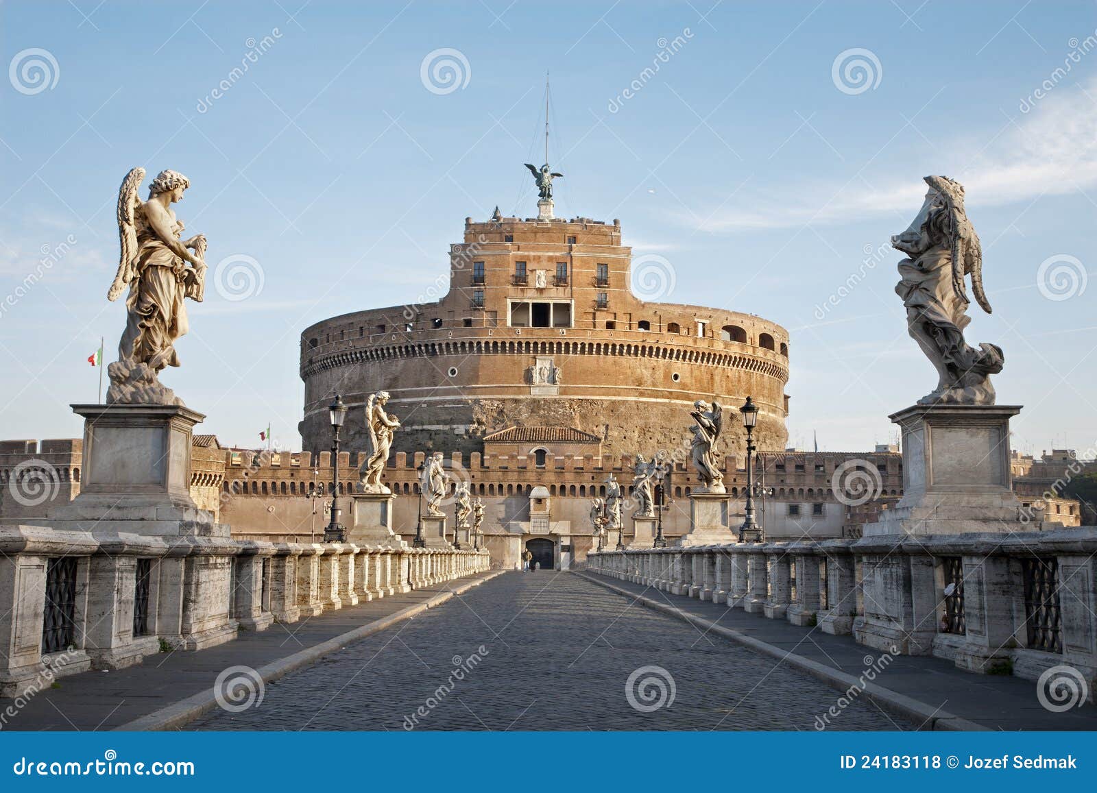 Rome - Het Kasteel En De Brug Van Engelen in Ochtend Stock Foto - Image ...