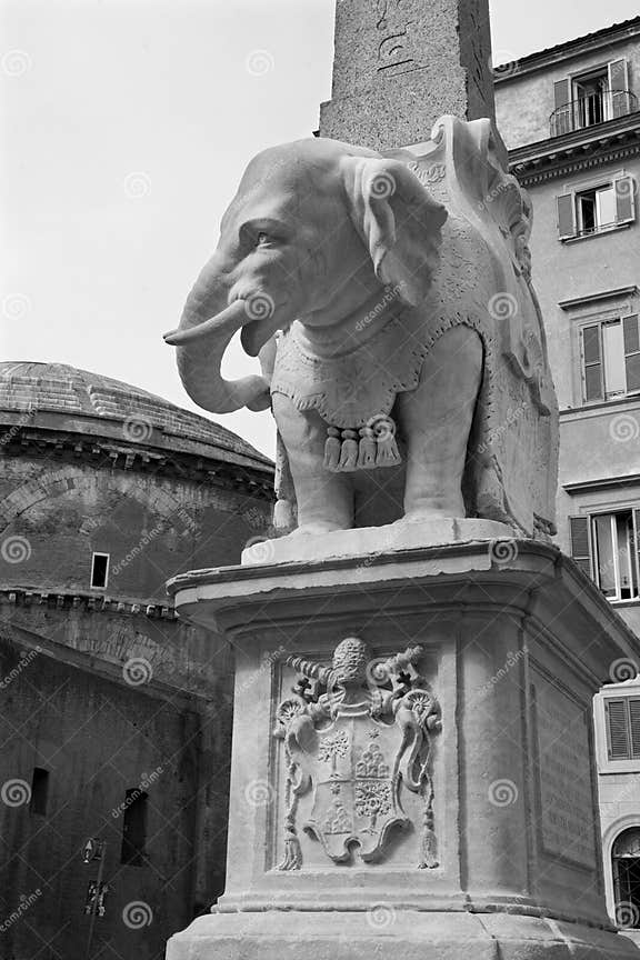 Rome - olifant en obelisk stock afbeelding. Image of standbeeld - 25183287