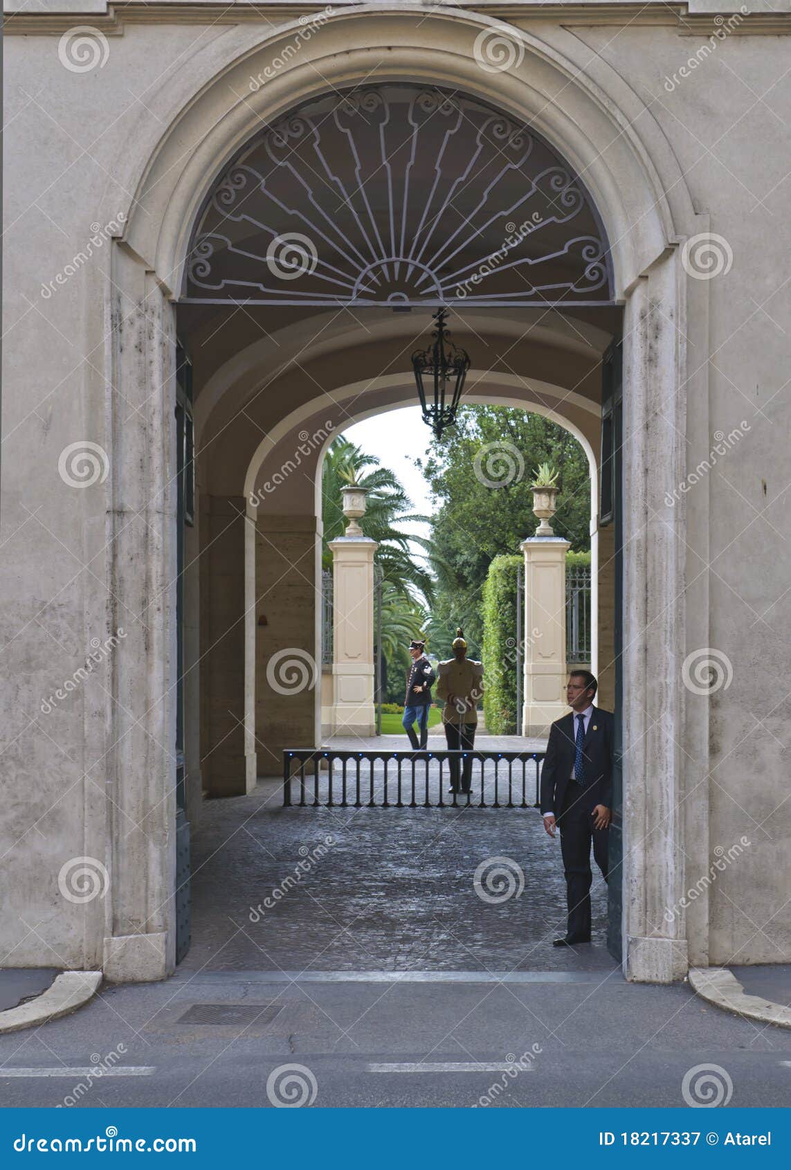 Rome - Quirinal Palace editorial photography. Image of uniform - 18217337