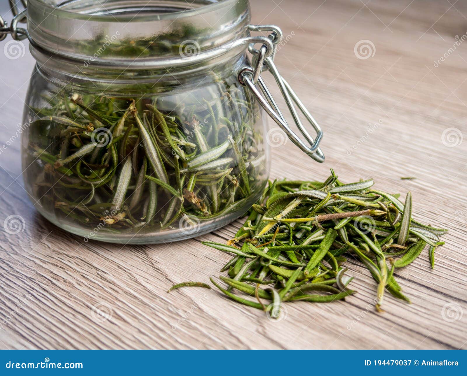 Romero seco en la cocina imagen de archivo. Imagen de italiano - 194479037
