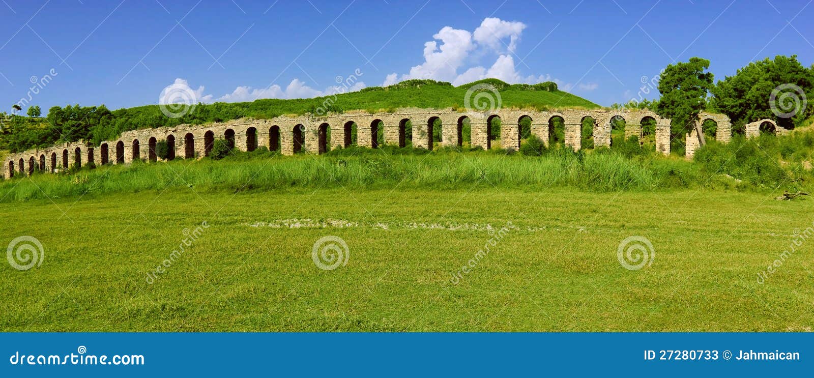 Romersk akvedukt fotografering för bildbyråer. Bild av gammalt - 27280733