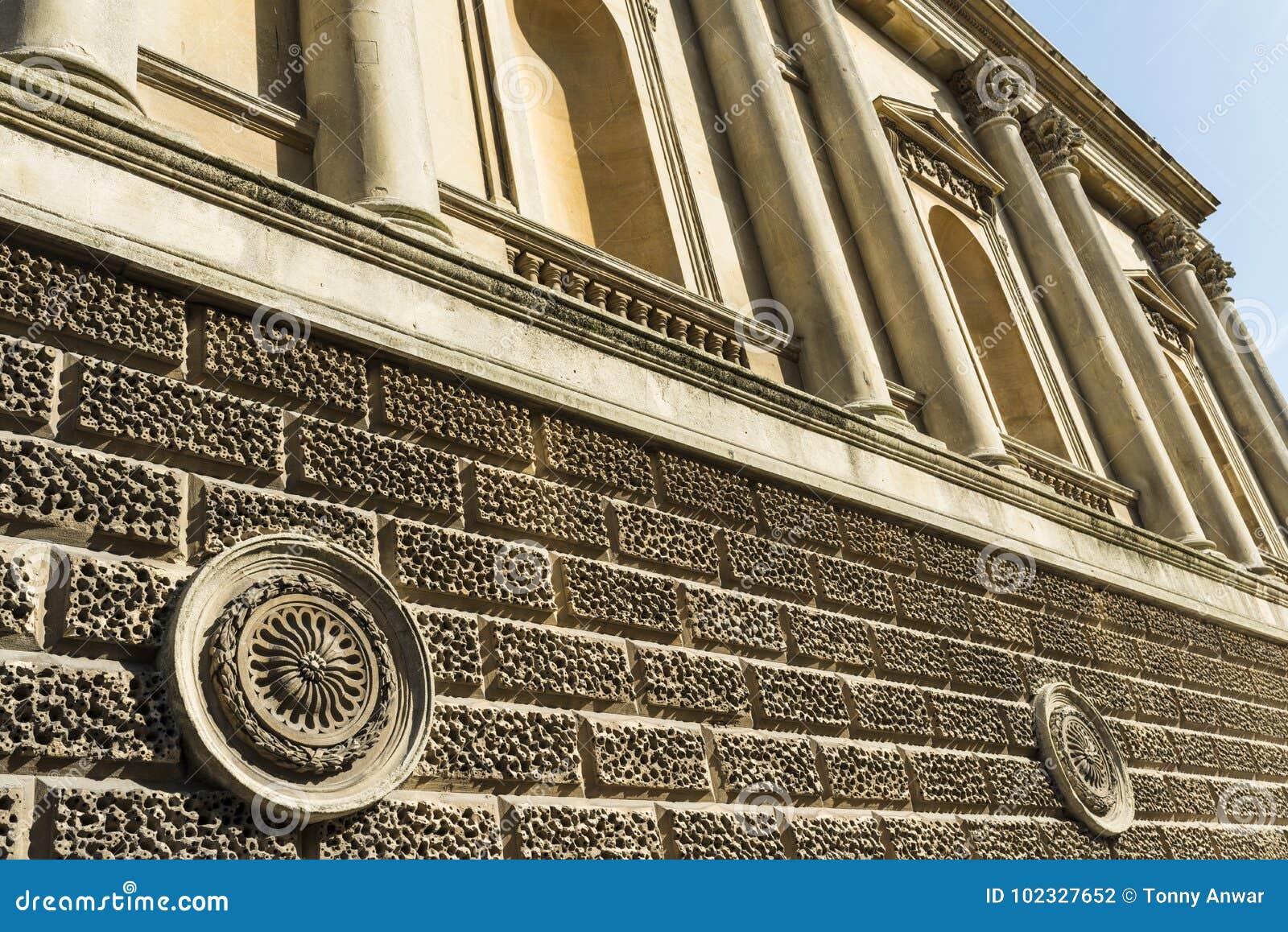 Romersk byggnad arkivfoto. Bild av roman, pelare, garnering - 102327652