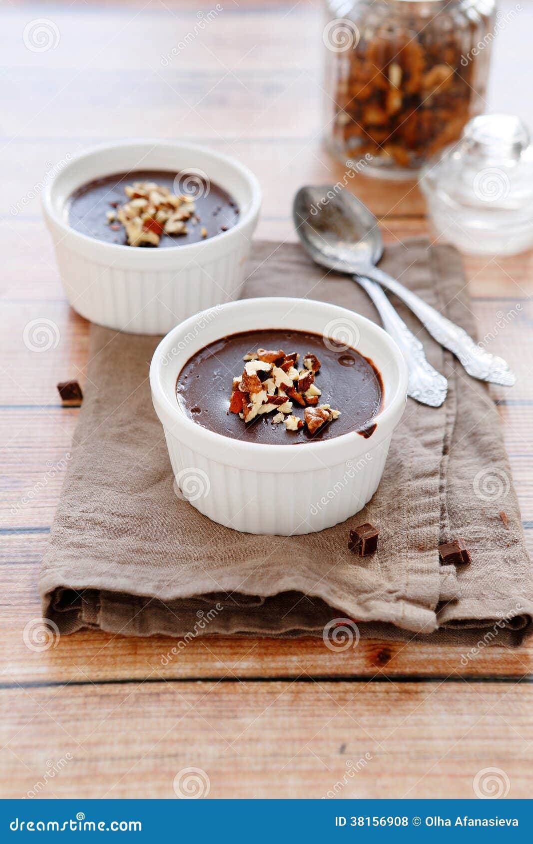 Romig Chocoladedessert Met Noten Stock Foto - Image of voedsel, cacao ...