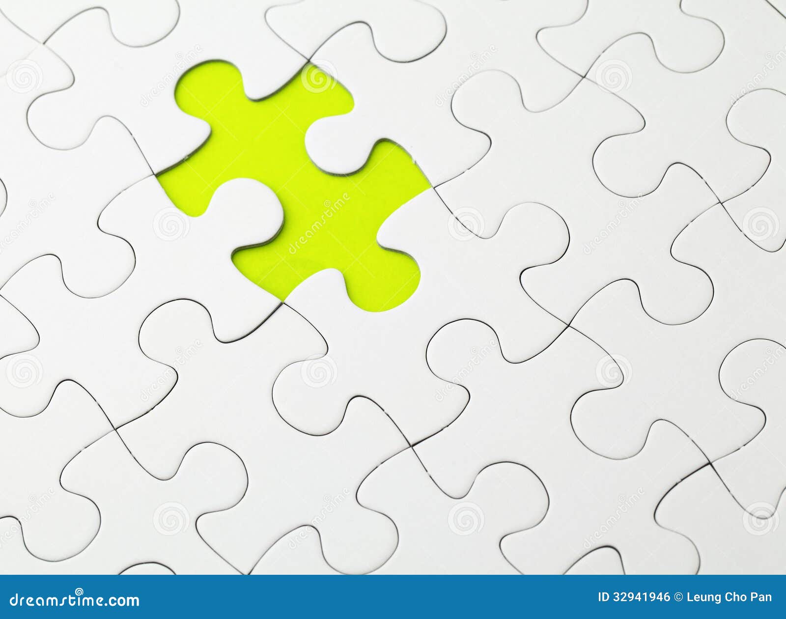 Rompecabezas incompleto foto de archivo. Imagen de blanco - 32941946