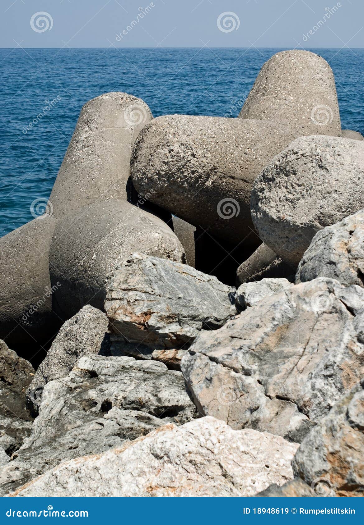 Rompeolas imagen de archivo. Imagen de masivo, rotura - 18948619