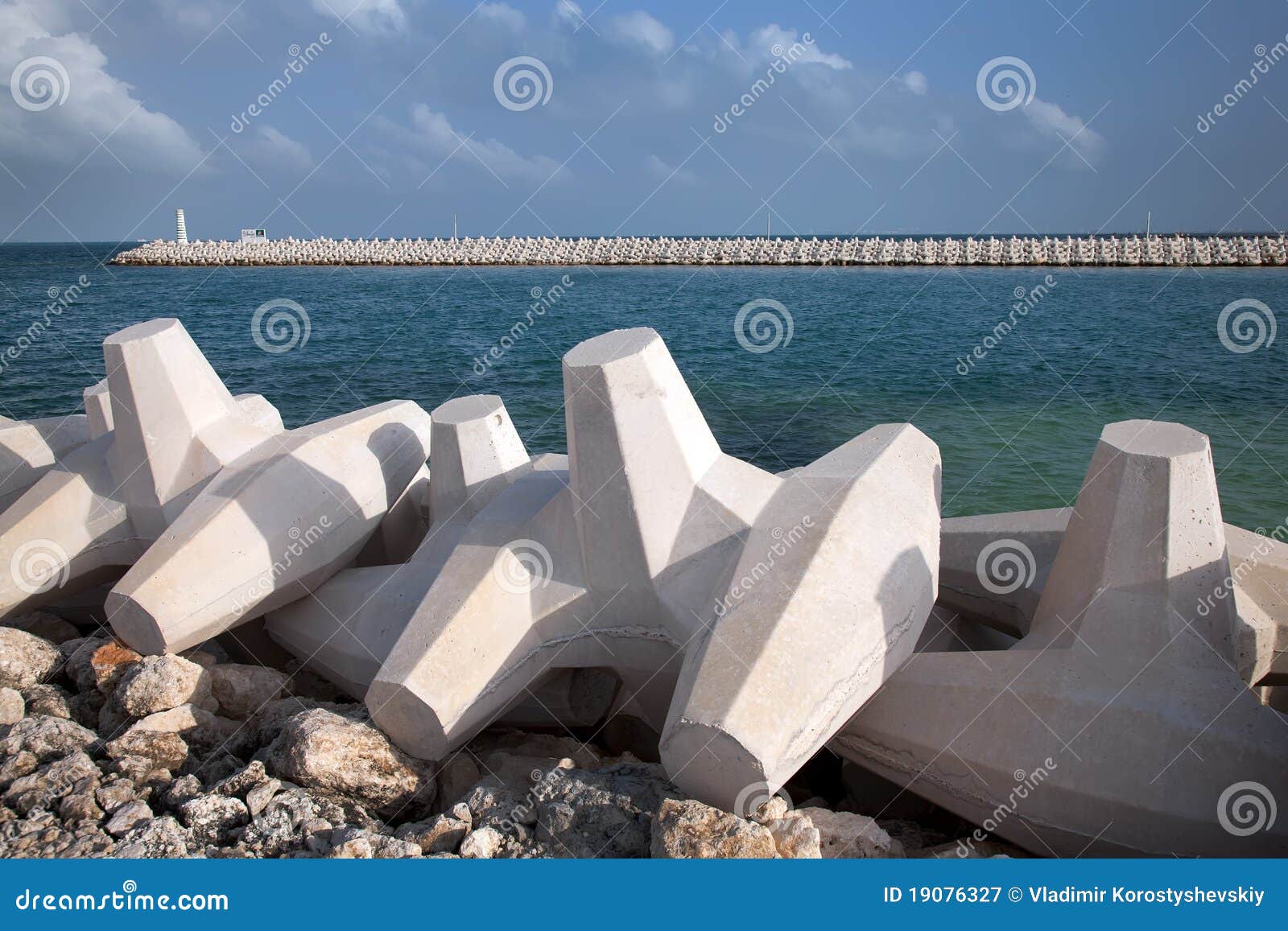 Rompeolas imagen de archivo. Imagen de azul, caribe, concreto - 19076327