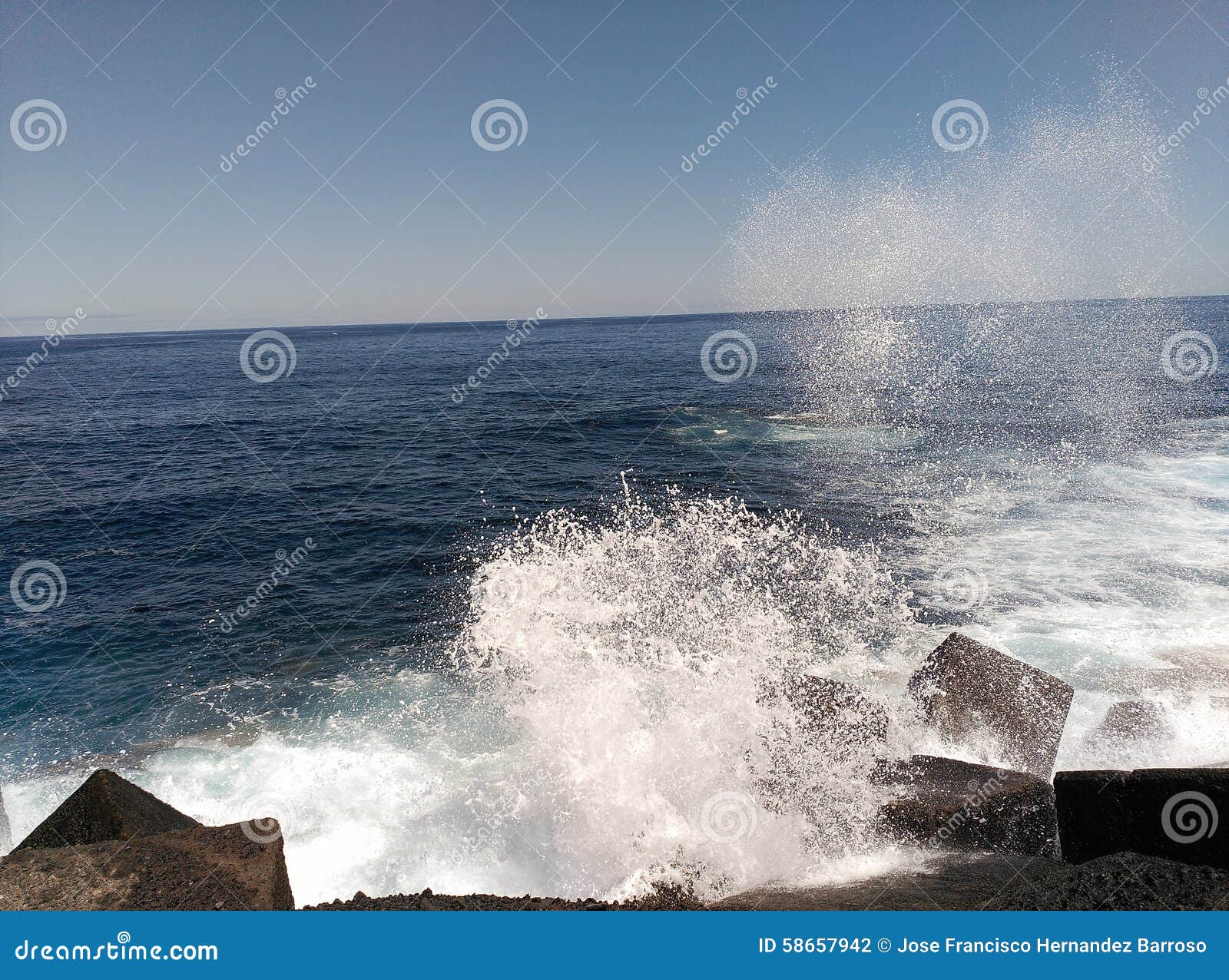 Rompeolas foto de archivo. Imagen de detalle, ondas, pasable - 58657942