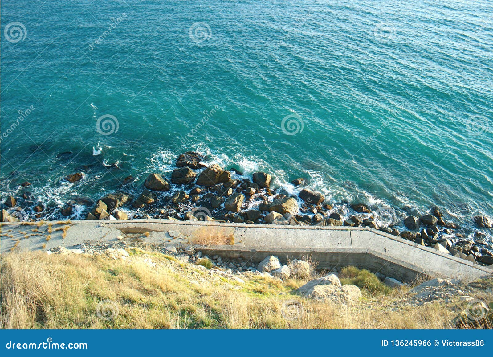 Rompeolas Concreto En El Mar Foto de archivo - Imagen de piedras ...