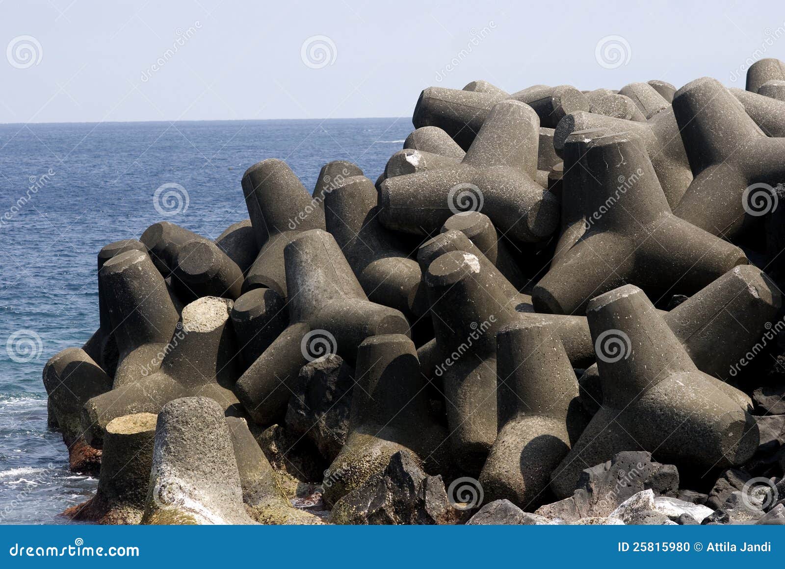 Rompeolas, Isla De Miyake, Japón Foto de archivo - Imagen de lava ...