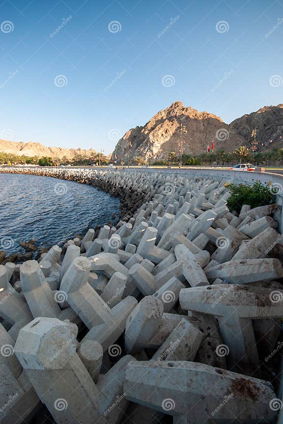 Rompeolas foto de archivo. Imagen de costa, exterior - 184164360