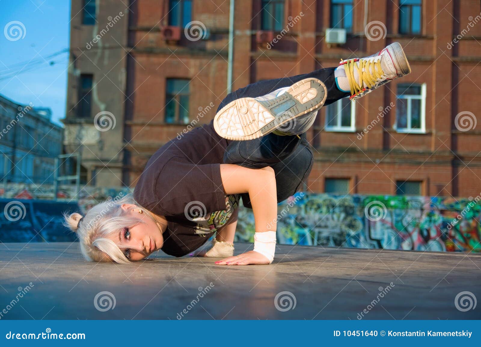 Rompere-danzatore Della Ragazza Fotografia Stock - Immagine di femmina ...