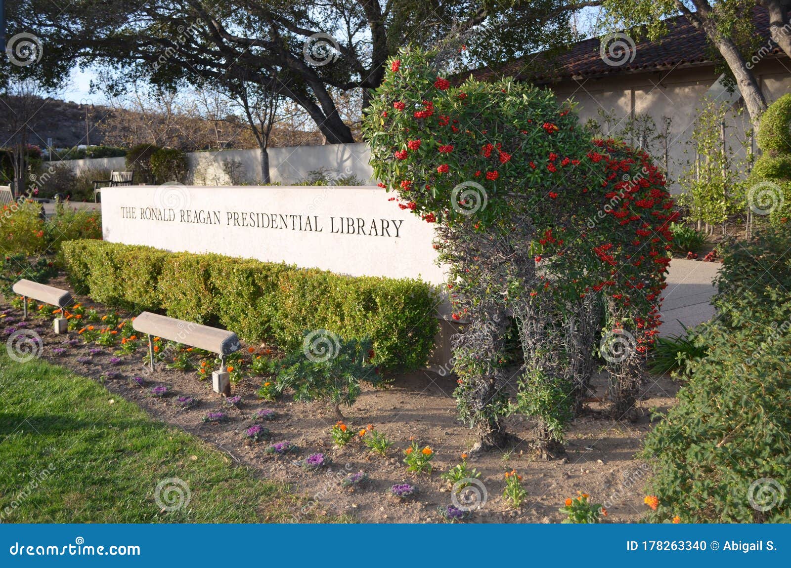Ronald Reagan Library Signage Editorial Image - Image of chunk ...