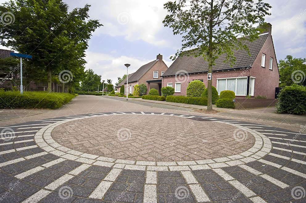 Rond point hollandais image stock. Image du isolé, pavés - 5352607