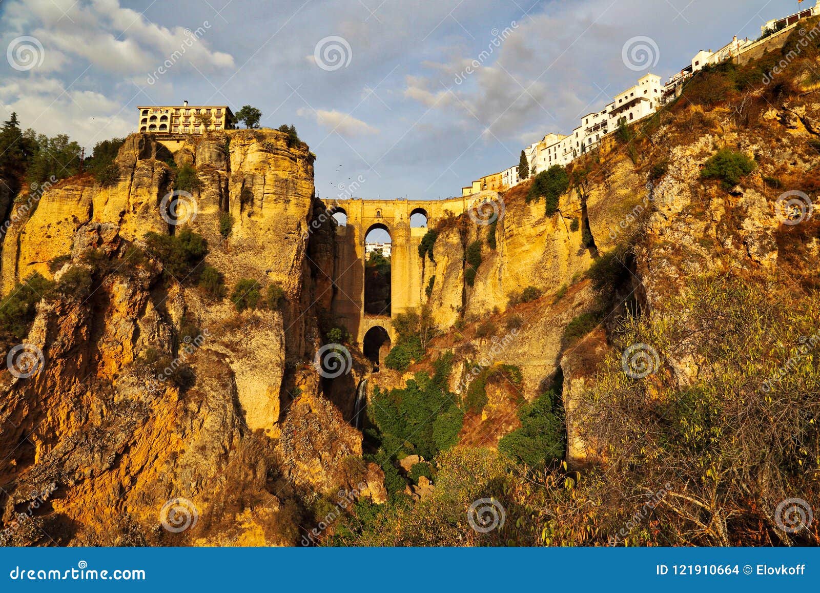 Ronda, Puente Nuevo Arch Puente Nuevo Bridge Foto de archivo - Imagen ...